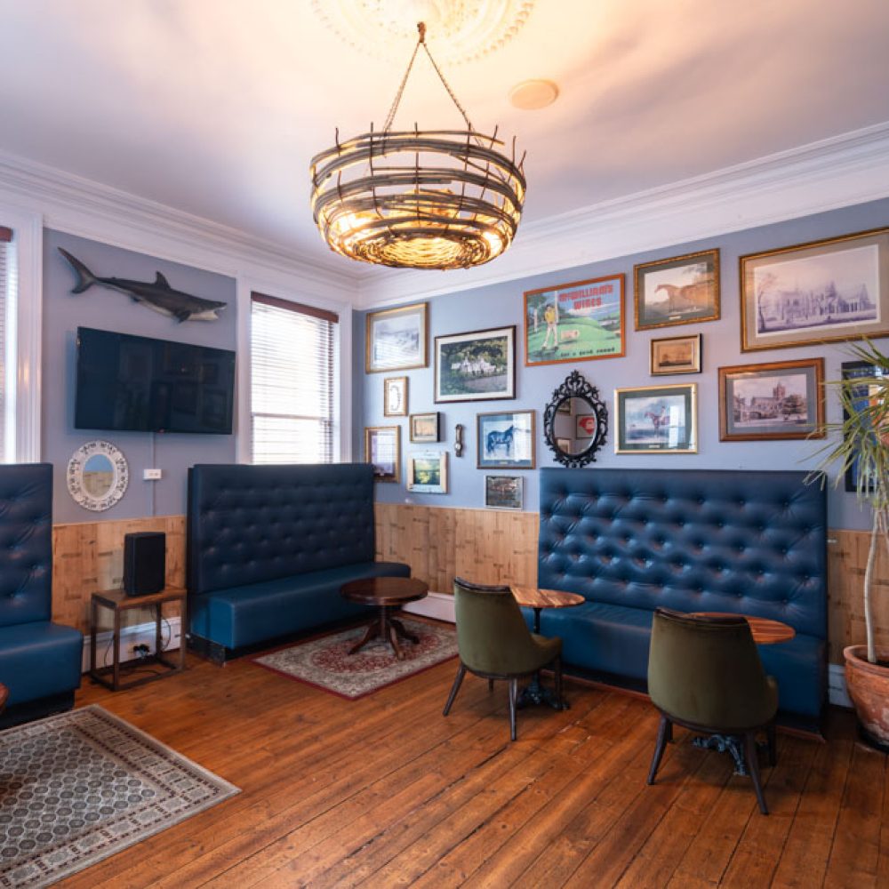 Herberts Bar & Balcony - Federal Hotel